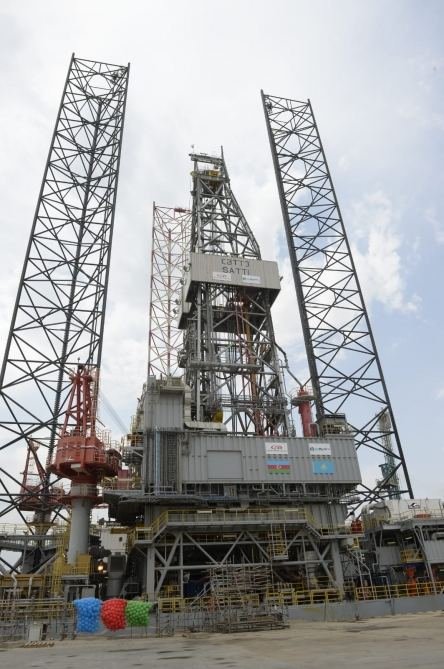Azerbaijan commissions 'Satti' jack-up rig for drilling in Caspian Sea ...