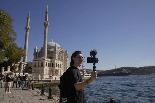 Fleeing Russians follow path of 1917 refugees to Istanbul - TurkicWorld