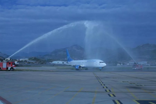 First Russian plane lands in Gazipasha after war - TurkicWorld