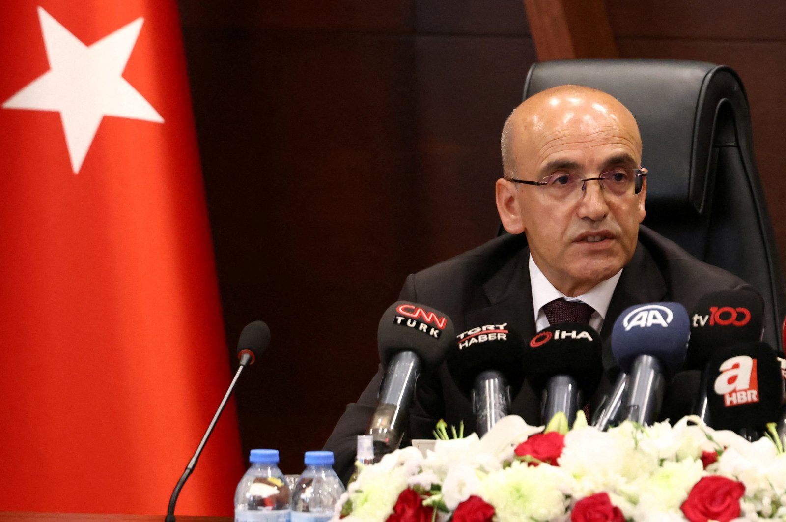 Turkish finance minister to meet with international investors - TurkicWorld