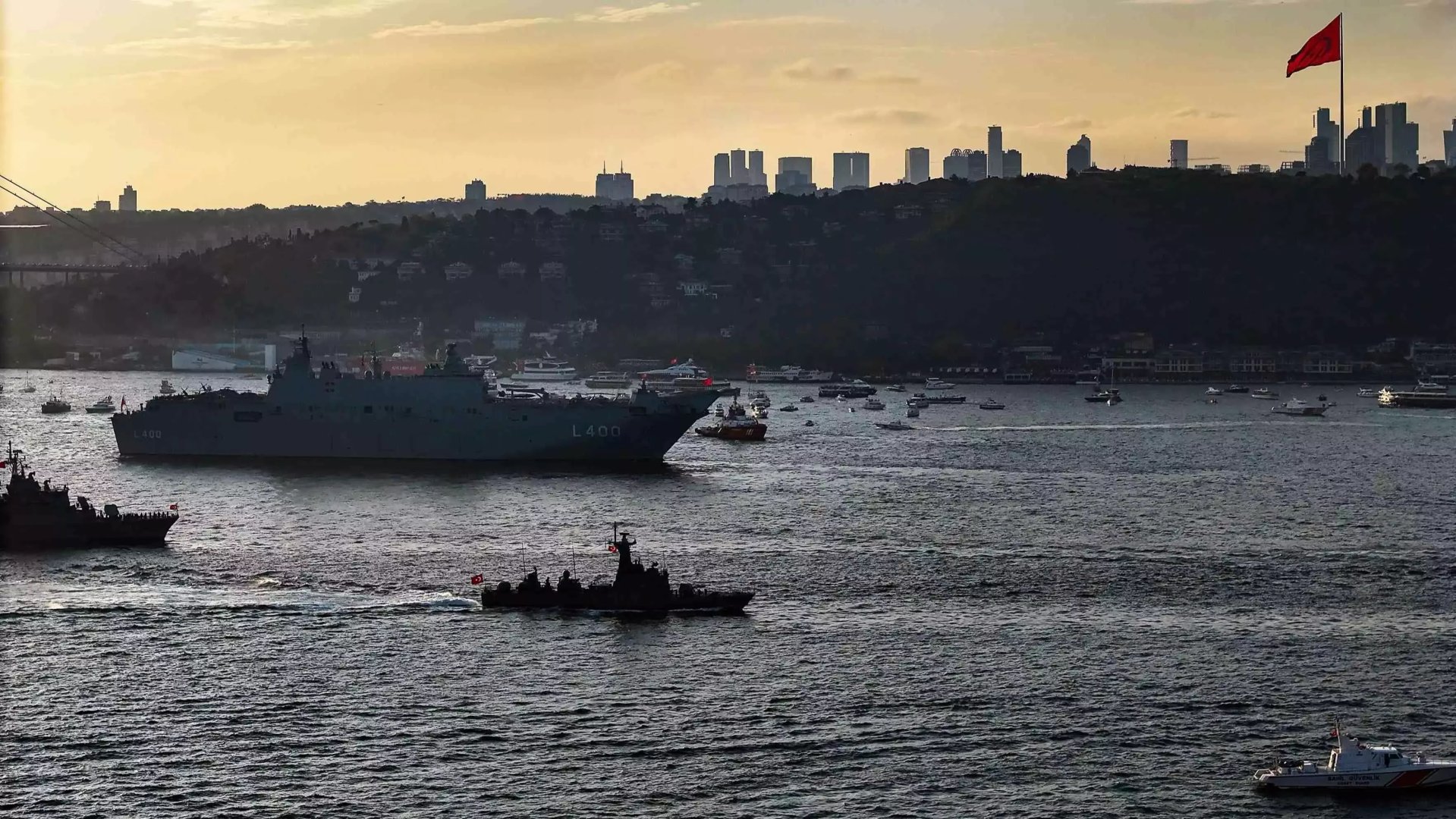 100 warships conduct historic parade on Türkiye’s centenary - TurkicWorld