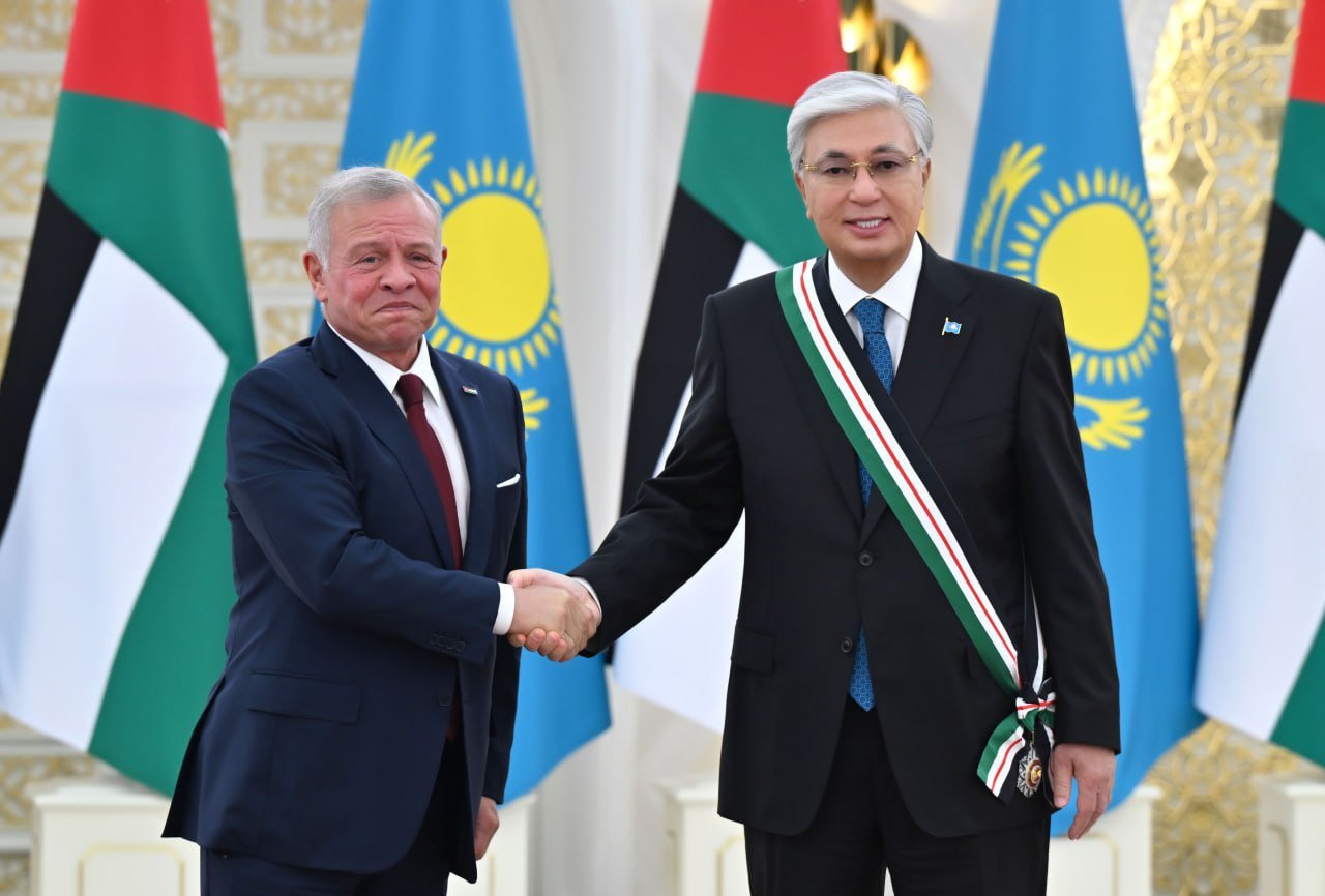 King Abdullah II awards prestigious Jordanian order to President ...